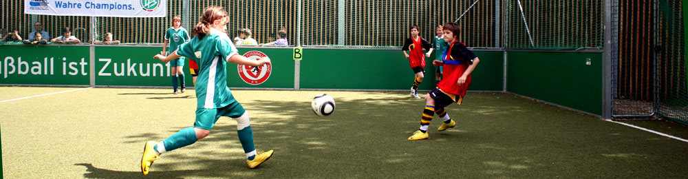 Rooftop Soccer - Upper 90 rooftop soccer pitches, Queens, New York