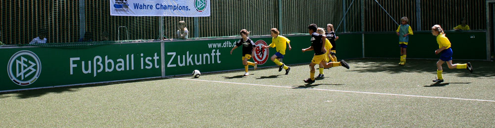 Rooftop Soccer - Upper 90 rooftop soccer pitches, Queens, New York