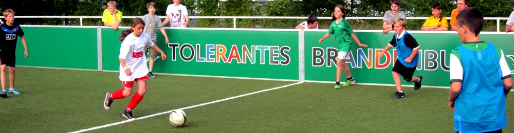 Rooftop Soccer - Upper 90 rooftop soccer pitches in Queens, New York
