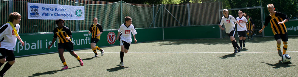Rooftop Soccer - Upper 90 rooftop soccer pitches, Queens, New York