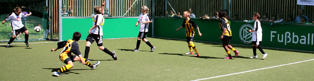 Rooftop Soccer - Upper 90 rooftop soccer pitches, Queens, New York