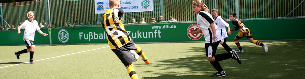 Rooftop Soccer - Upper 90 rooftop soccer pitches, Queens, New York